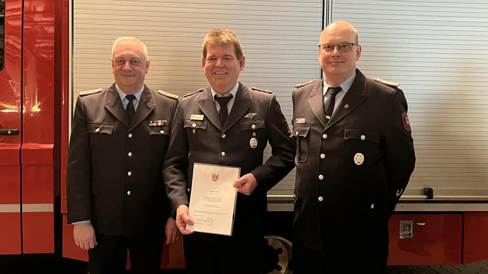 Christian Röhl zum Ehrenortsbrandmeister ernannt | Wunstorfer-Stadtanzeiger