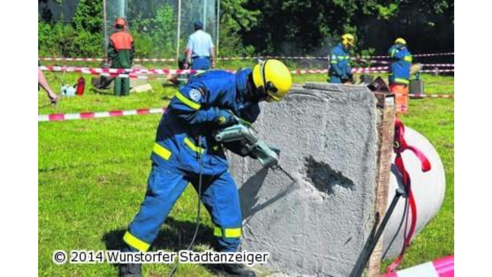 Personen retten und Mauern durchbrechen | Schaumburger Wochenblatt